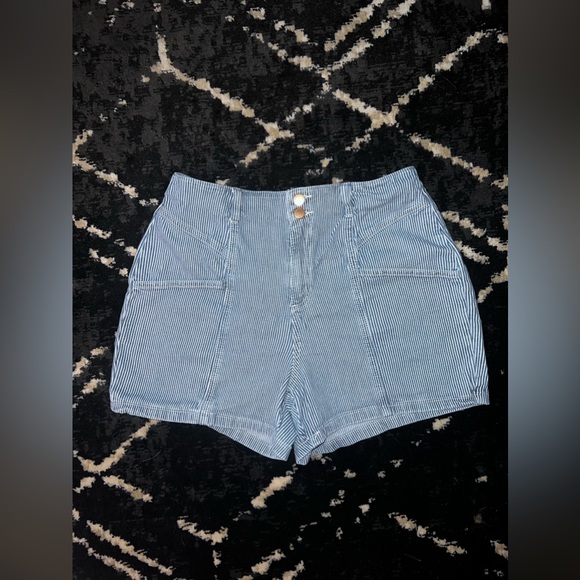 Universal Thread | Shorts | The Cutest Highwaisted Railroad Shorts Size ...